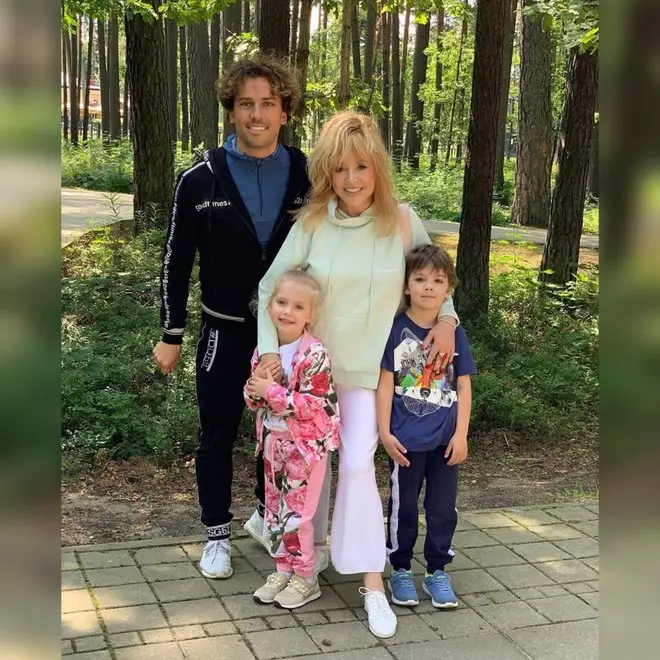 Maxim Galkin akagovana mufananidzo wake naAlla Pugacheva uye vana 316590_2