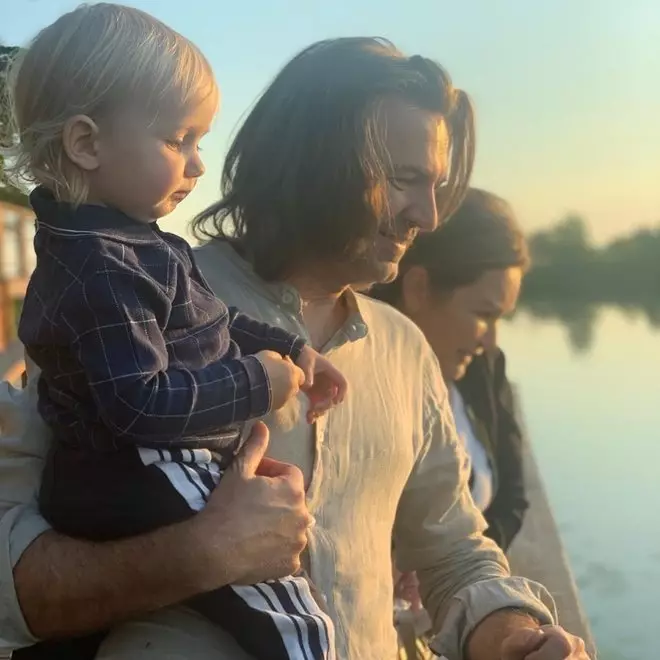 Dmitry Malikov con suo figlio e moglie