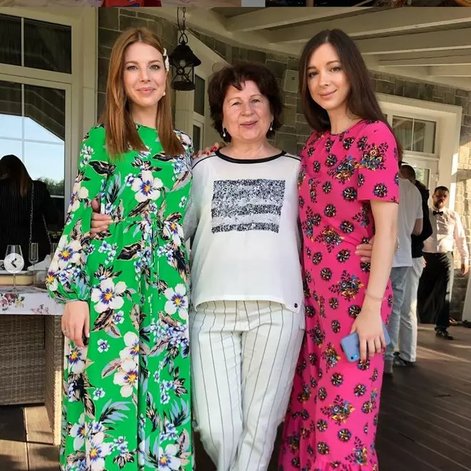 Natalia Podolskaya and sister and mom