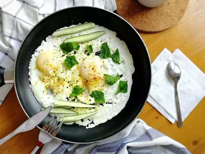 Restaurant Arkady Novikov viste en hurtig måde at forberede en blid omelet på 349972_1