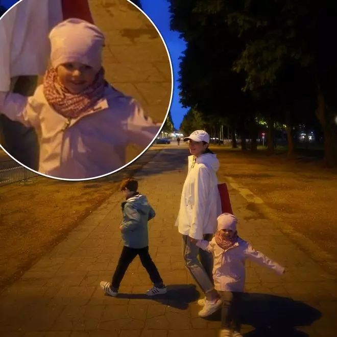Marina Alexandrova berkongsi gambar dengan ibu dan anak perempuan 355285_4
