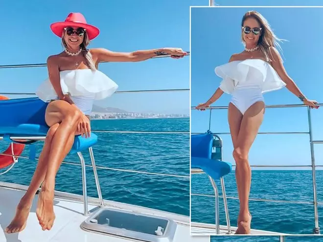 Layisan utyasheva demonstroi një foto në swimsuits