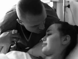 Video: Anastasia Kostenko zeigte die Geburt und die ersten Momente seiner Tochter
