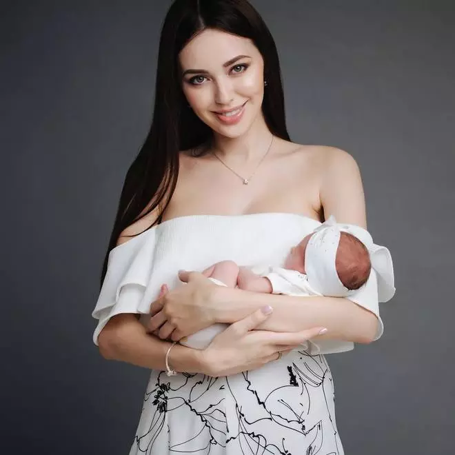 Daughter Anastasia Kostenko made the first vaccination 36803_2