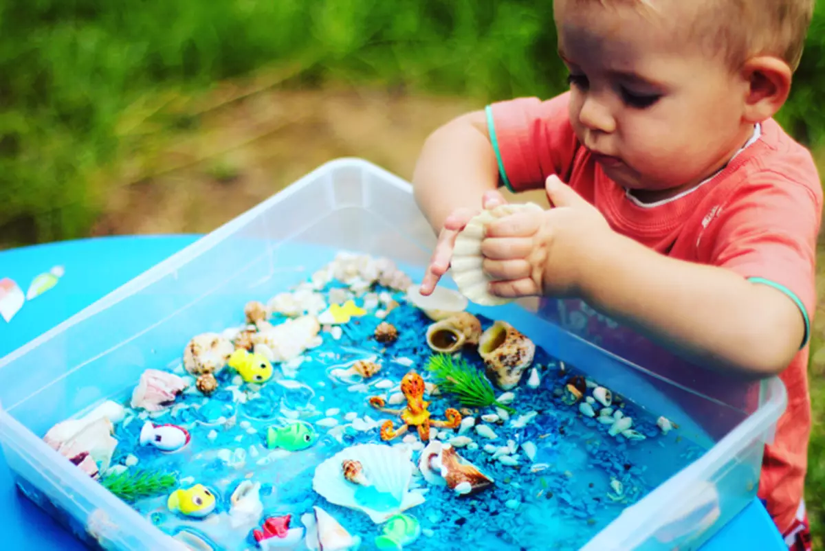 Aviões no céu, praia para fadas e mais 11 ideias para criar uma caixa de toque infantil 37324_15