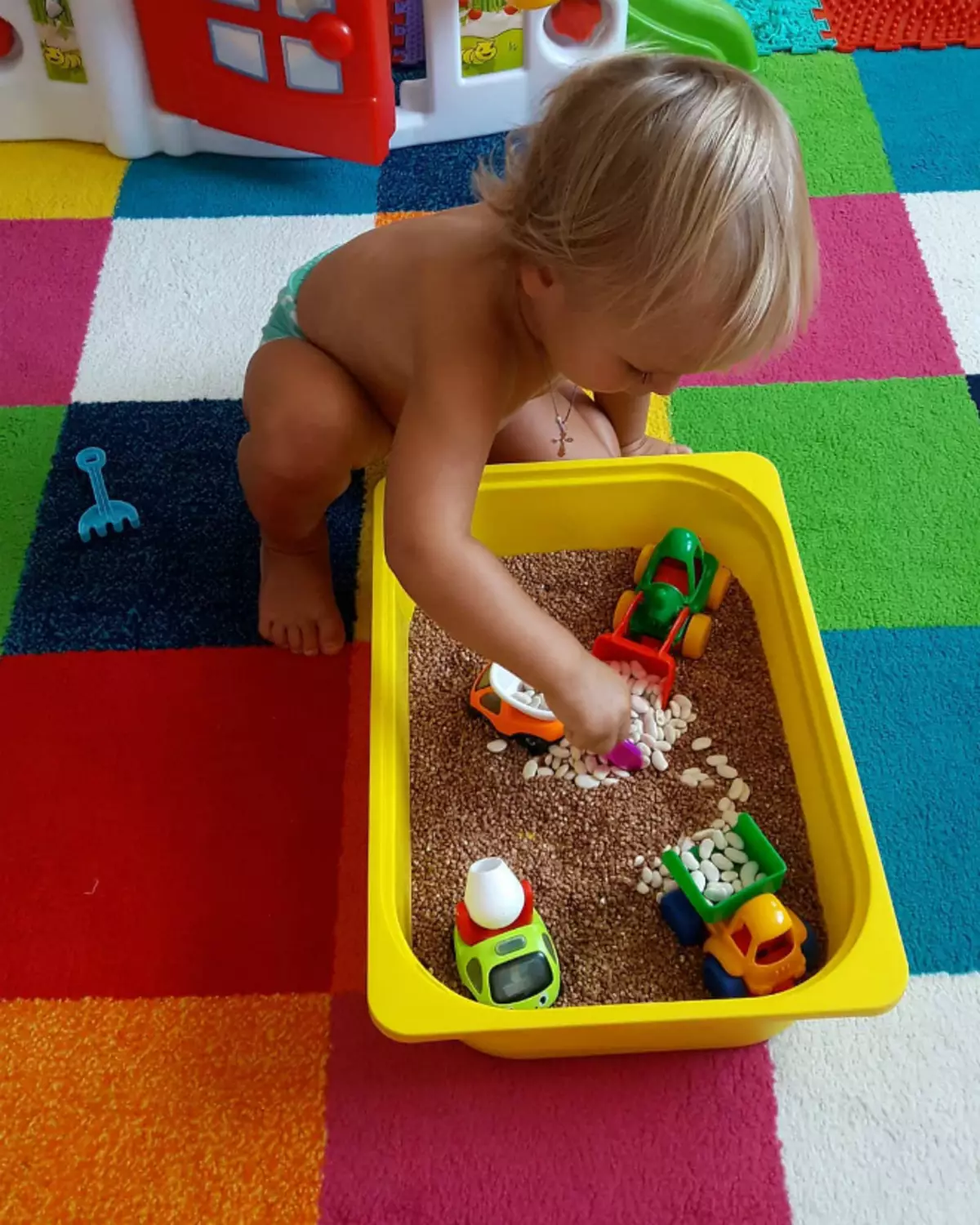 Aeroplani nel cielo, spiaggia per fate e altre 11 idee per creare un touch box per bambini 37324_2