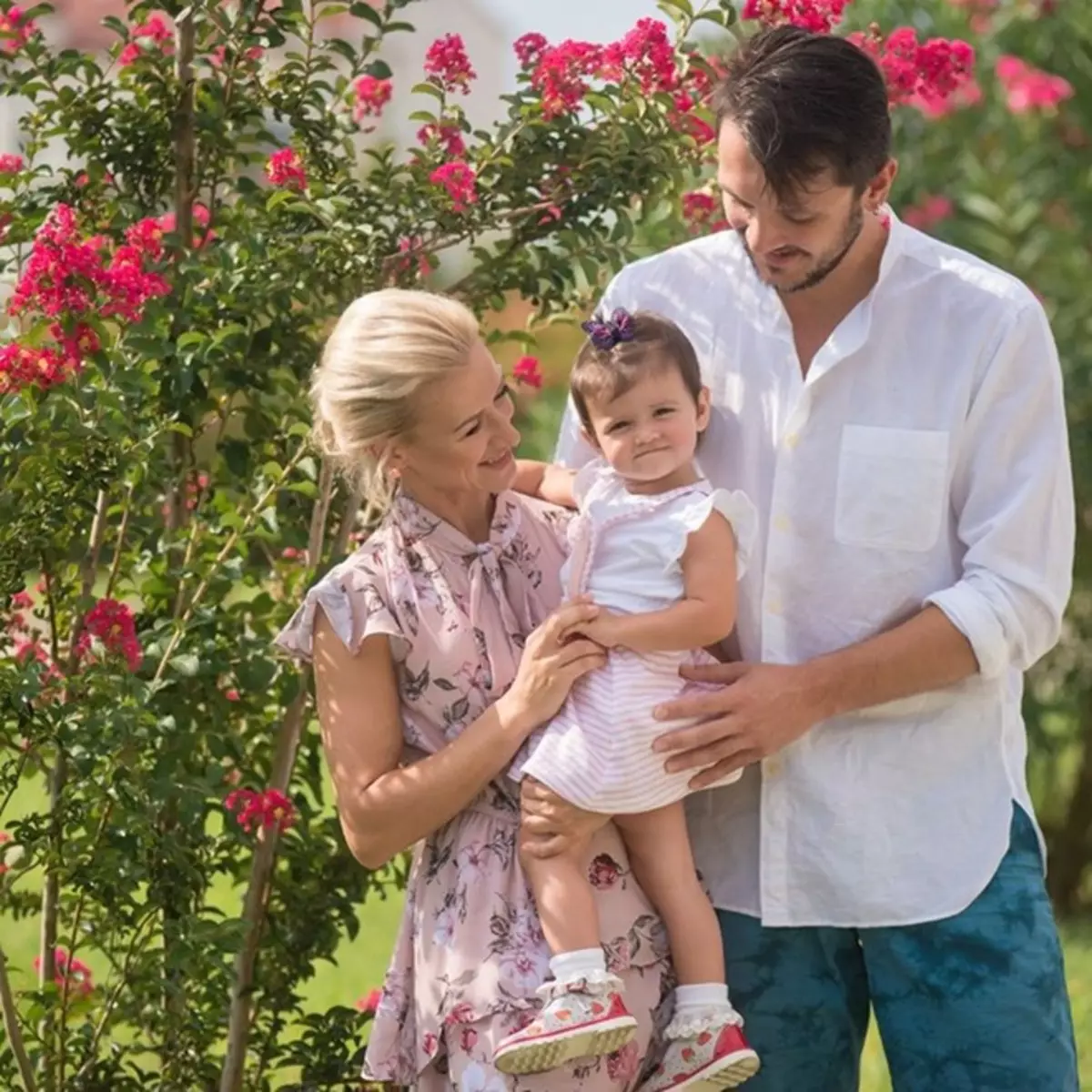 Tatyana Volosozhar y Maxim Trankov con hija Angelica