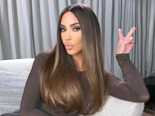 Kim Kardashian Sdílené fotografie z křtu dětí v Arménii 401000_1