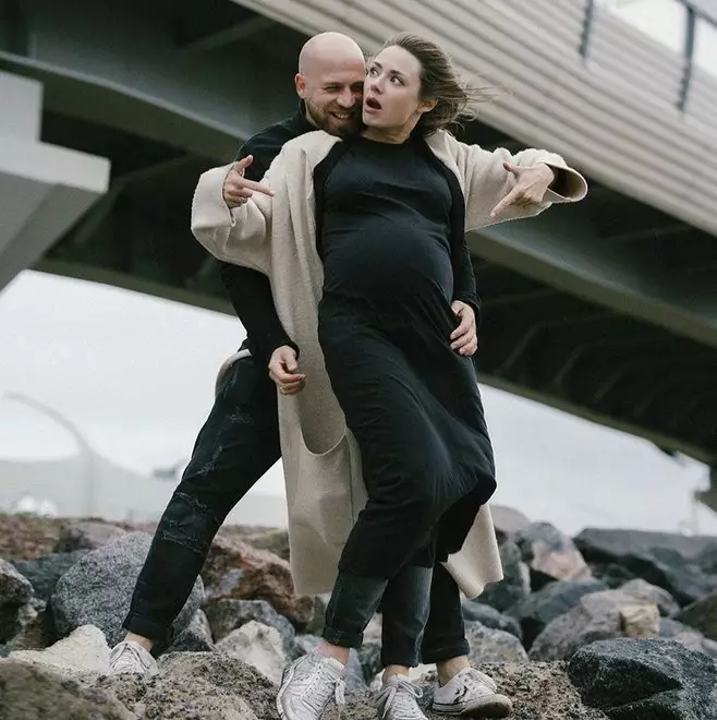 Karina Razumovskaya는 2 개월 된 아들과 함께 산책을 보여주었습니다. 402642_2