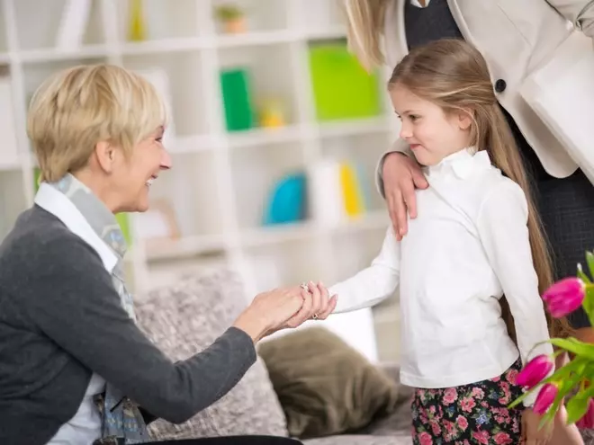 Zoek een nanny voor een kind: hoe, waar, ervaring voor moeders