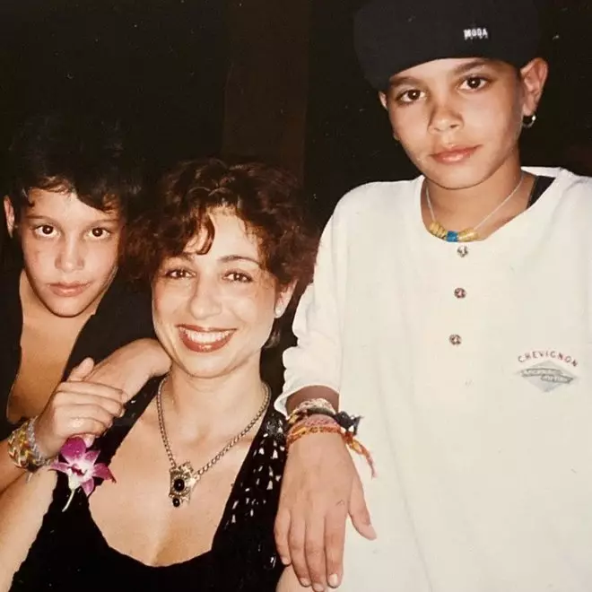 Mamãe Timati compartilhou uma foto com filhos na infância 403589_3