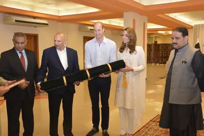 Kate Middleton is gelukkig aan Prince Louis Gift van Pakistan 407467_3