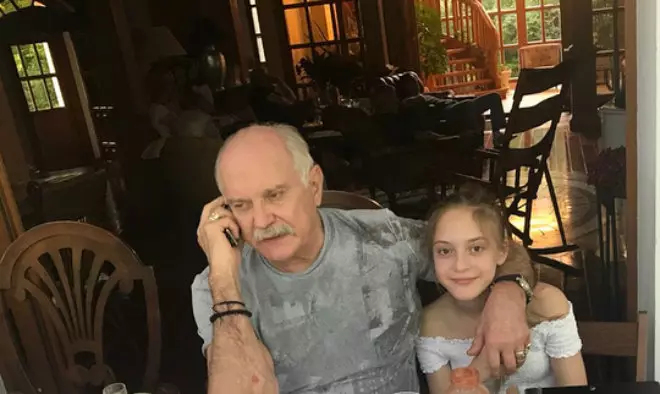 Familja Nikita Mikhalkov e përgëzoi atë në ditëlindjen e tij 411831_8