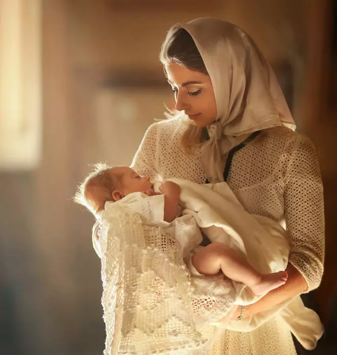 Na faaali e Gali o Yumishkin le tago atu o ata mai Christening talavou atalii 41517_1