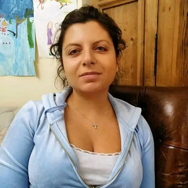 Margarita Simonyan သည်တတိယမြောက်ကလေးမွေးဖွားပြီးနောက်အလုပ်သို့ပြန်သွားသည် 416438_3