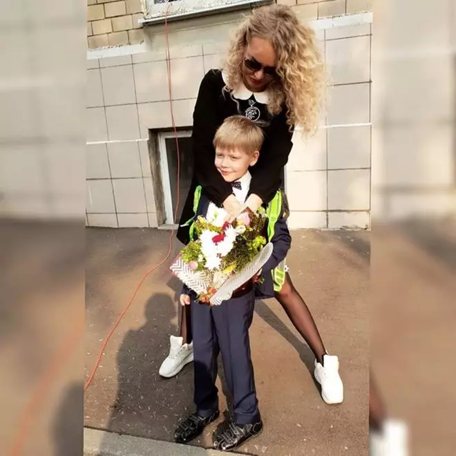 Masha Manilovskaya a passé son fils en 1e année