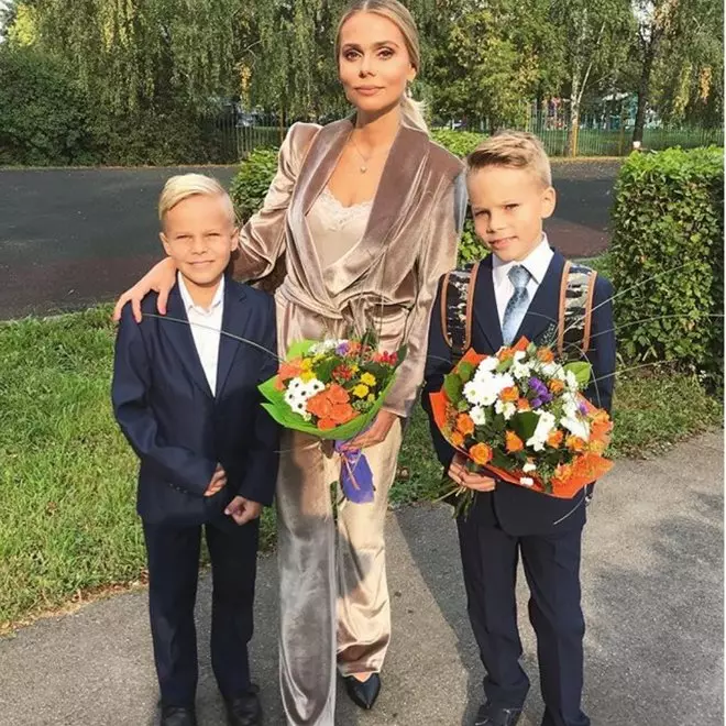 Singer Ksenia Novikova with sons