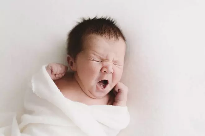 Baby Yawned: 25 မယုံနိုင်လောက်အောင်လက်အောက်ခံဓာတ်ပုံများ 41748_14