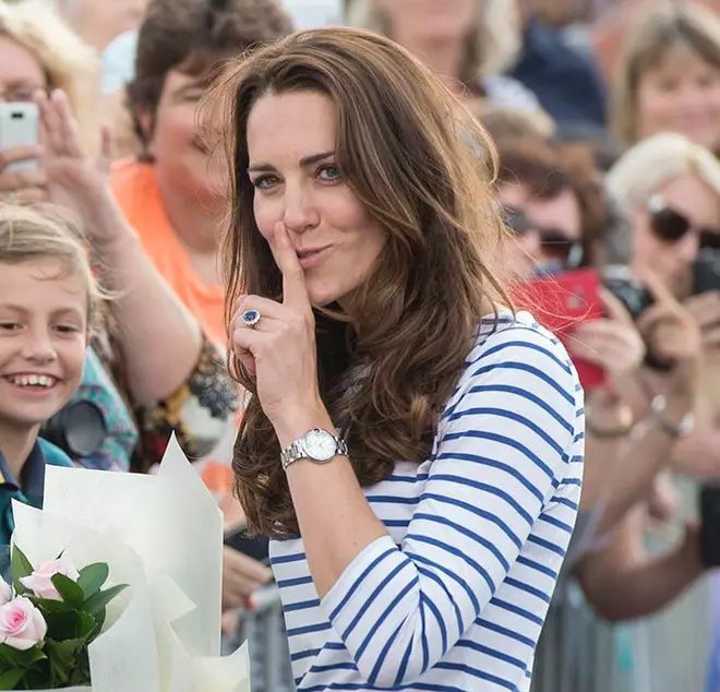 Unutdunuz: Kate Middleton məktəb ayaqqabılarını seçərkən bir maneə etdi 43226_1