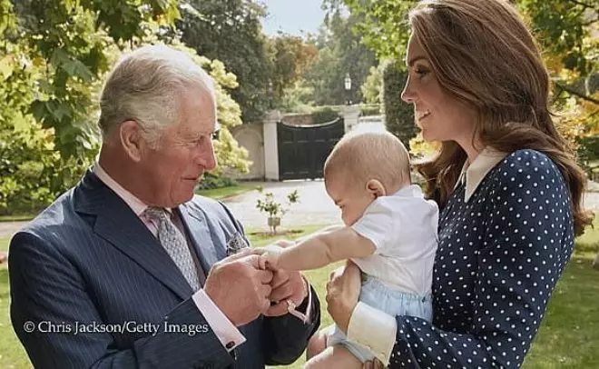 Prince Chartles pẹlu Kate Middleton ati Prince Louis