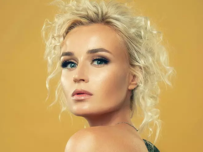 Polina Gagarin het vertel hoe hy met sy dogter kopieer