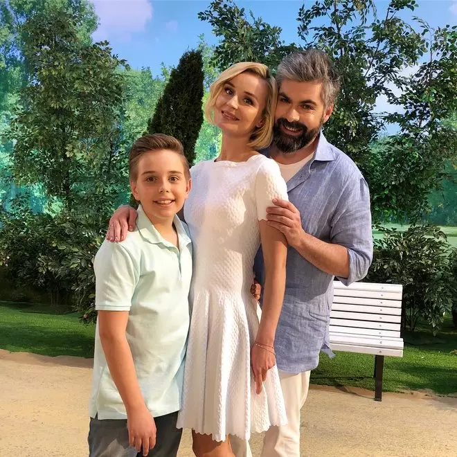 Η Polina Gagarin είπε πώς μπριζεύει με την κόρη του 44966_4