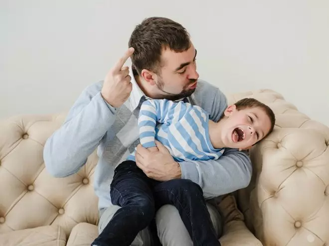 मेरी माँ कैसे व्यवहार करती है अगर पति बच्चे को चिल्लाता है 450393_3