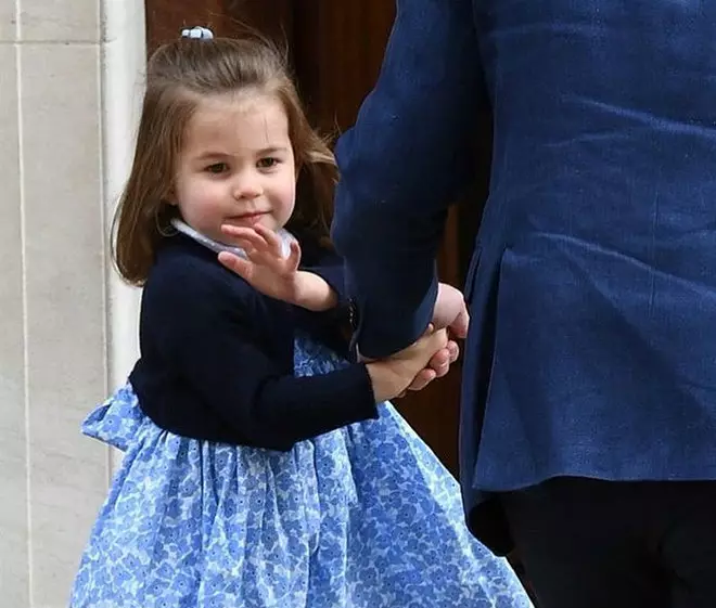 Princess Charlotte ji kamar uwar garken sarauta a cikin gidan sarauta 45061_7