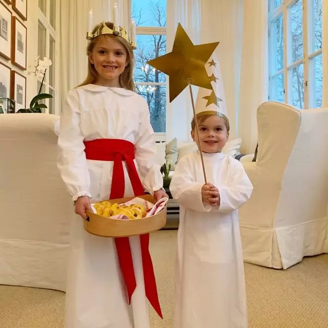 स्वीडनच्या 4 वर्षीय प्रिन्सने मूळ नवीन वर्षाच्या सूट दर्शविली. 463994_3