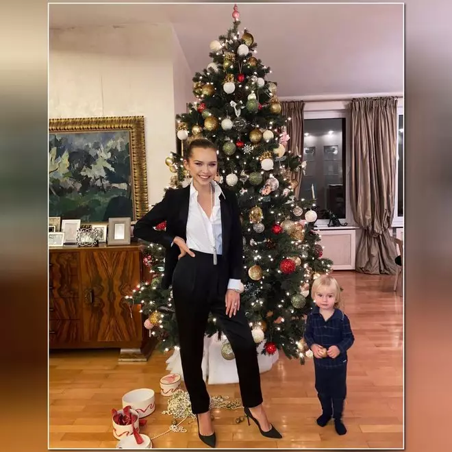 Stephanie Malikova bi birayê li malê dara 2019