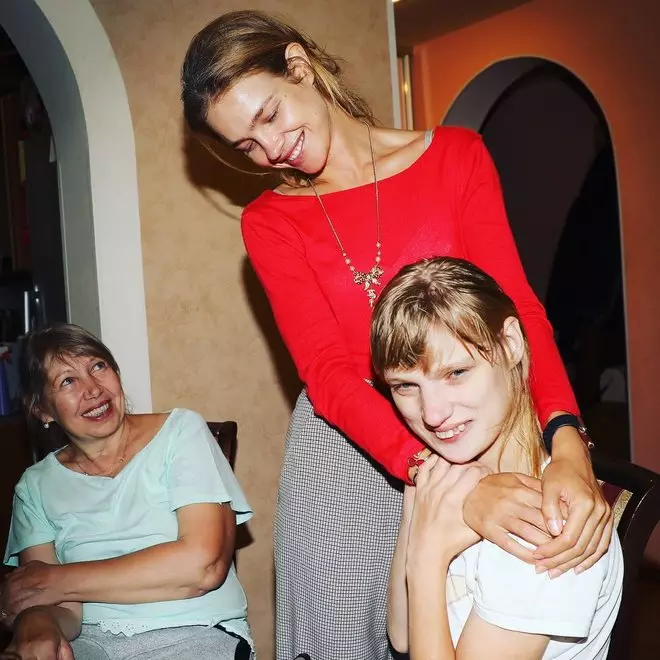 Natalia Vodyanova vizitis la familion en Nizhny Novgorod 46628_6