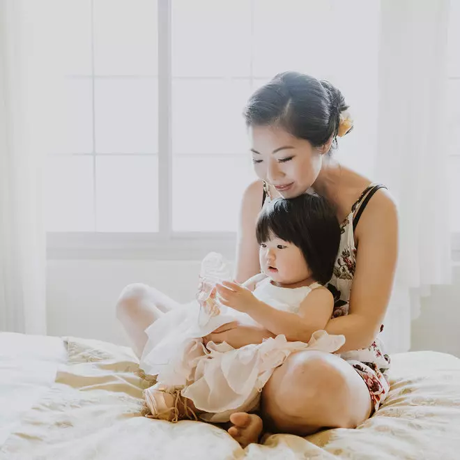 Mamá creó un fotoproyecto con su hija dormida. 47089_2