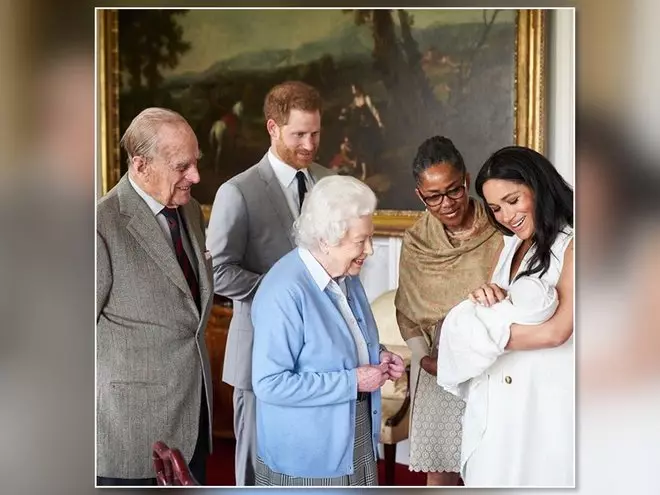 Королева Єлизавета 2, принц Філіп, принц Гаррі, Меган Маркл з сином Арчі і її мати