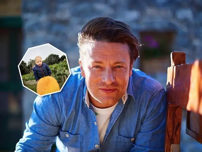 Jr. Son Jamie Oliver besuchte den Bauernhof