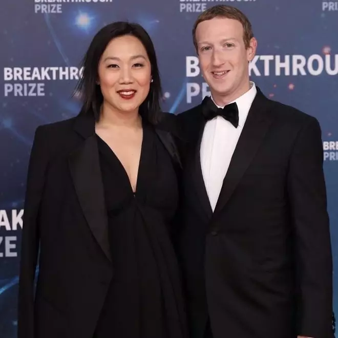 Mark Zuckerberg yandukuye ikarita ya Noheri ya Comce Harry na Megan Marle 485050_1