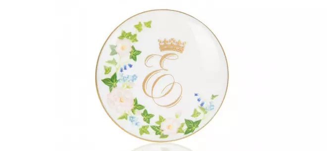 À quoi ressemble la porcelaine royale de mariage? 49395_5