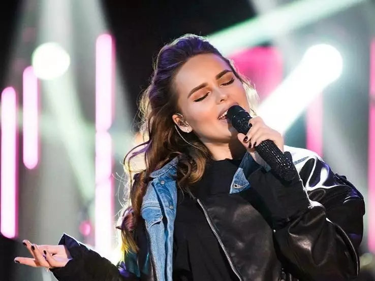 Singer Hannah sa rozhodla dostať sa z vyhlášky 2 mesiace po pôrode