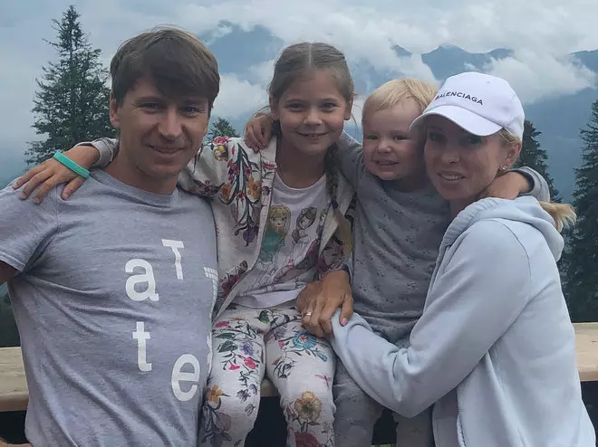 Alexey Yagudin, bersama-sama dengan anak-anak perempuannya, membintangi Klip Denis Klyaver 50366_1
