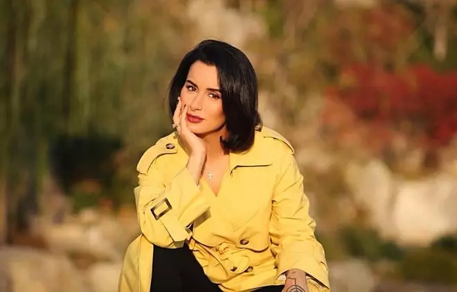 Tina Kandellai نىڭ تۇغۇلغان كۈنى بىلەن ئۇنىڭ تۇغۇلغان كۈنىنى ھۆرمەتلەش بىلەن بىللە ئىجارىگە سالىدۇ 521559_1