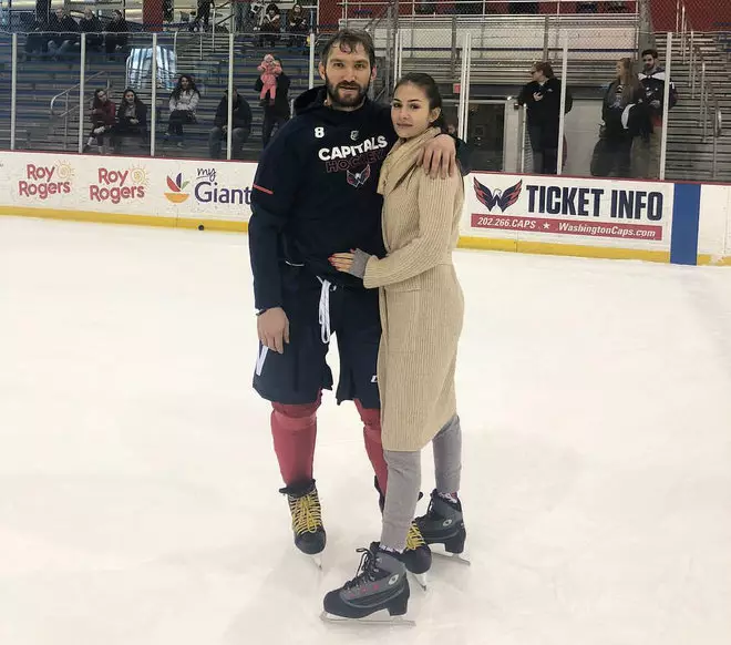 Ang Hockey Player Nagtubo: Anastasia Shubskaya nagpakita sa kuna sa Anak 52766_7