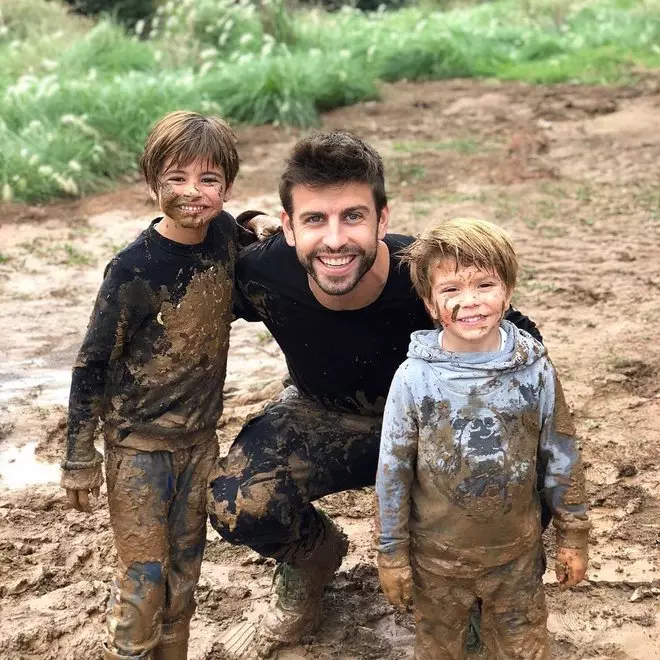 Video: Gerard Peak con niños deportes en barro 52808_2