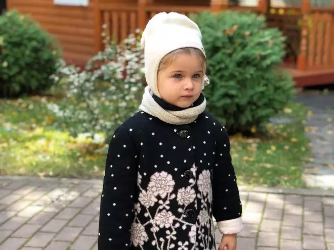 Ksenia Borodina mostrou como sua filha lê um livro 52909_4