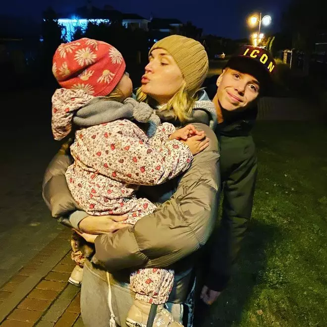 Η Polina Gagarin έδειξε γιο και κόρη 530590_2