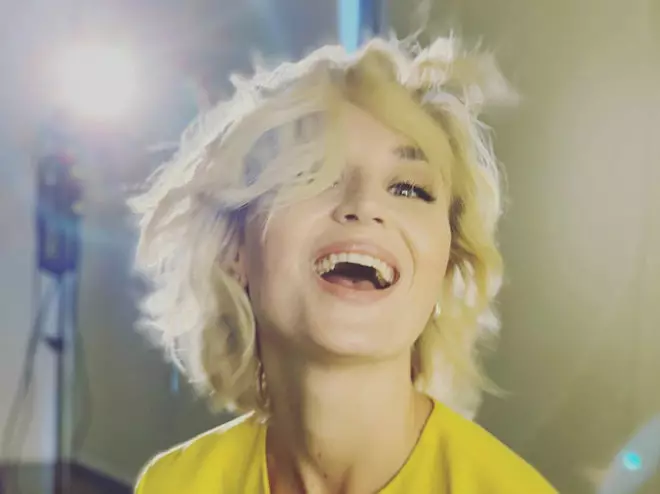 Polina Gagarin은 그녀의 1.5 년 된 딸의 어린이 구석을 보였다. 53990_1