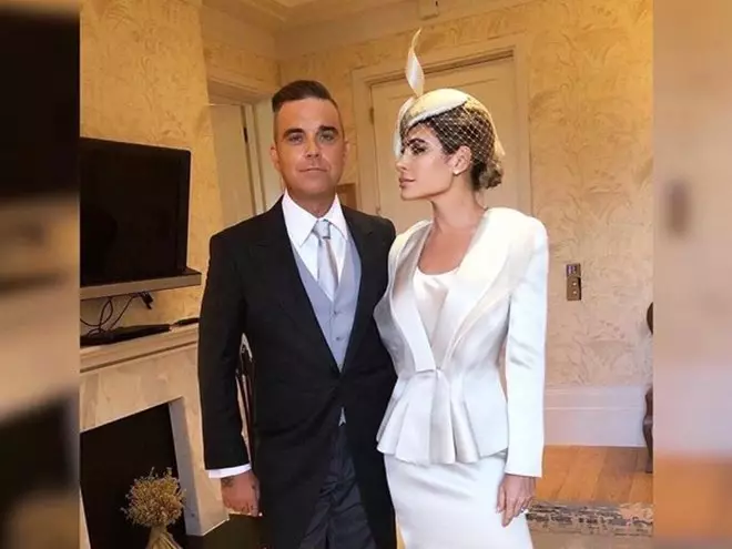 Iníon Robbie Williams áthas ar gach duine ag an banphrionsa bainise Eugene