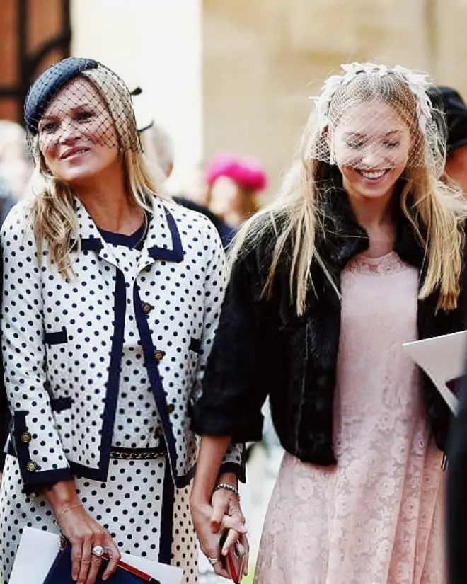 ค้นหาความแตกต่าง: ลูกสาว Kate Moss และแม่ดาวของเธอ 54215_2