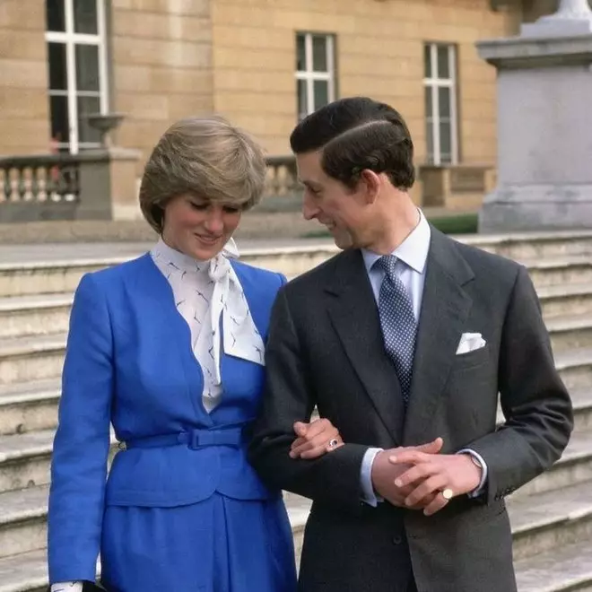 Als auf dem Engagementtag Prince Charles enttäuschte Dame Diana 542711_2