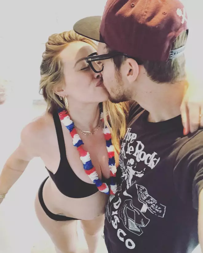 Pele ho manala: Hilary Duff ea lokollang pokello ea bana ea bana 54963_10