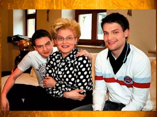 Elena Malysheva sa sinovima