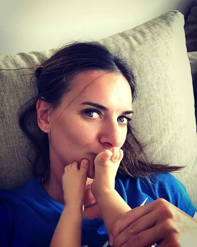 Elena Isinbaeva a d'abord montré un fils de 8 mois 57693_6